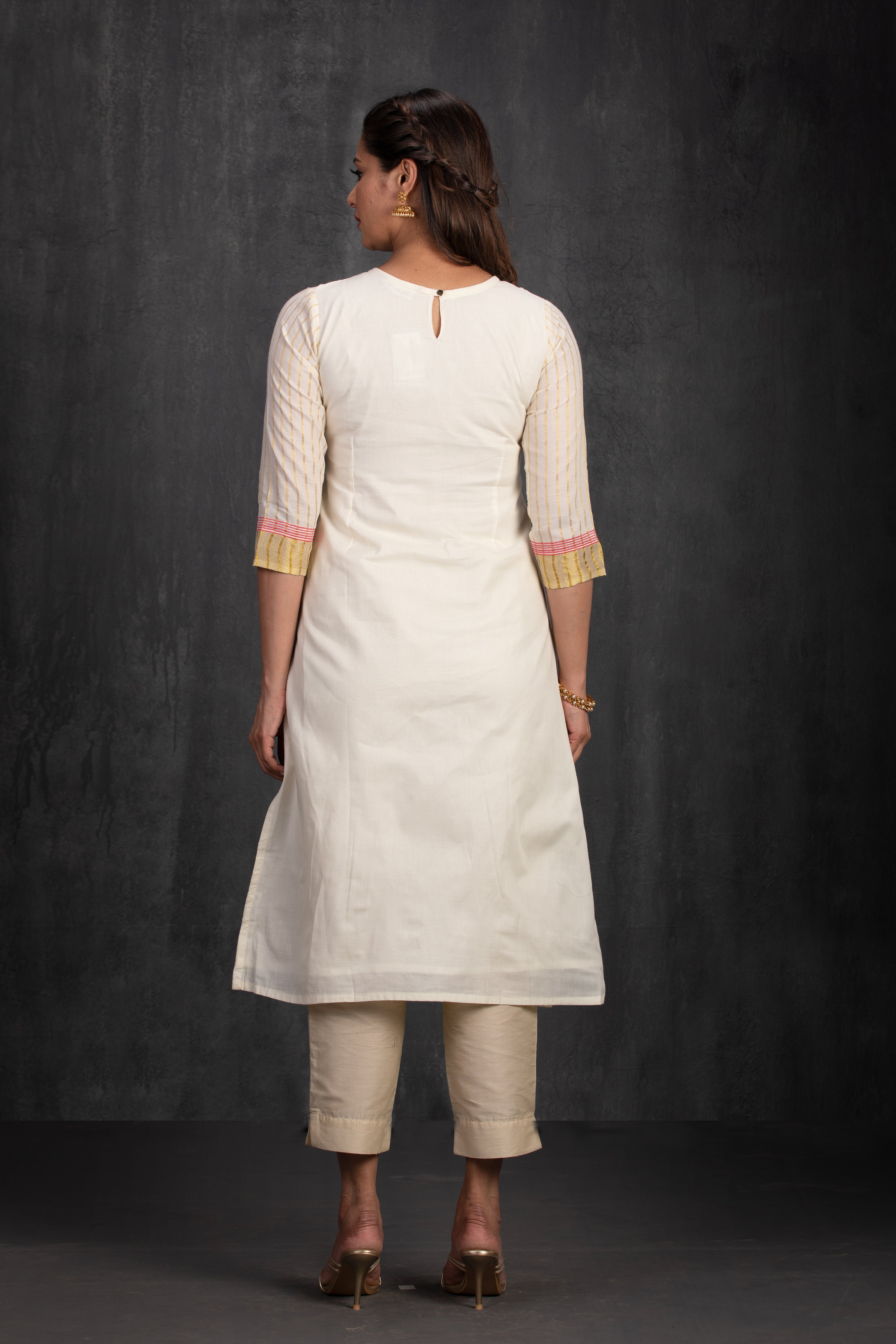 Off-White Mulmul Cotton Kurta with Muthukkuda Golden Thread Work ...